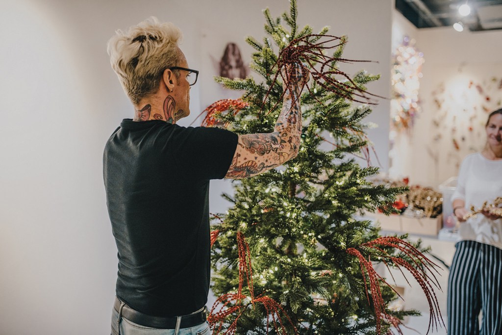 The wonderful world of Goodwill Christmas decorations – AND A THOUSAND ...